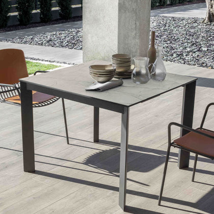 Goliath Outdoor: Convertible Console to Dining Table