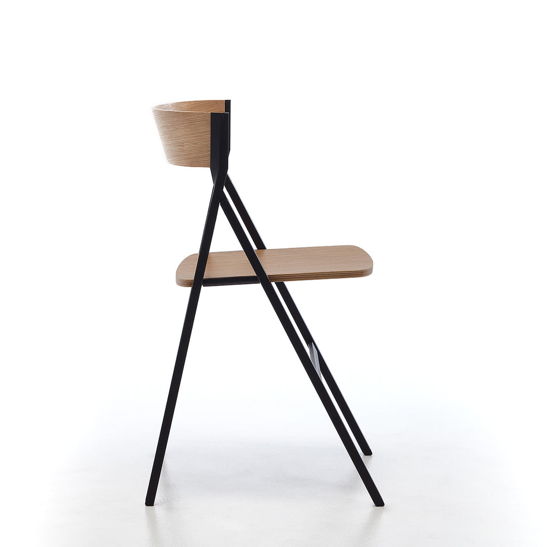 Maximize Your Living Space with The Arc Folding Chair