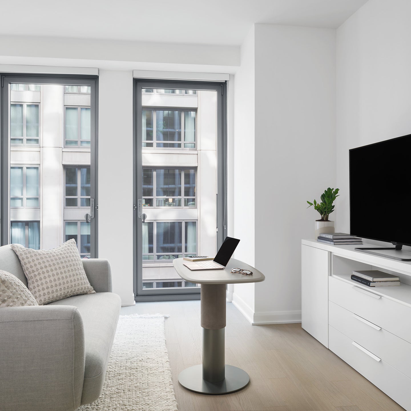 Dynamic | Height-Adjustable Coffee to Dining Table